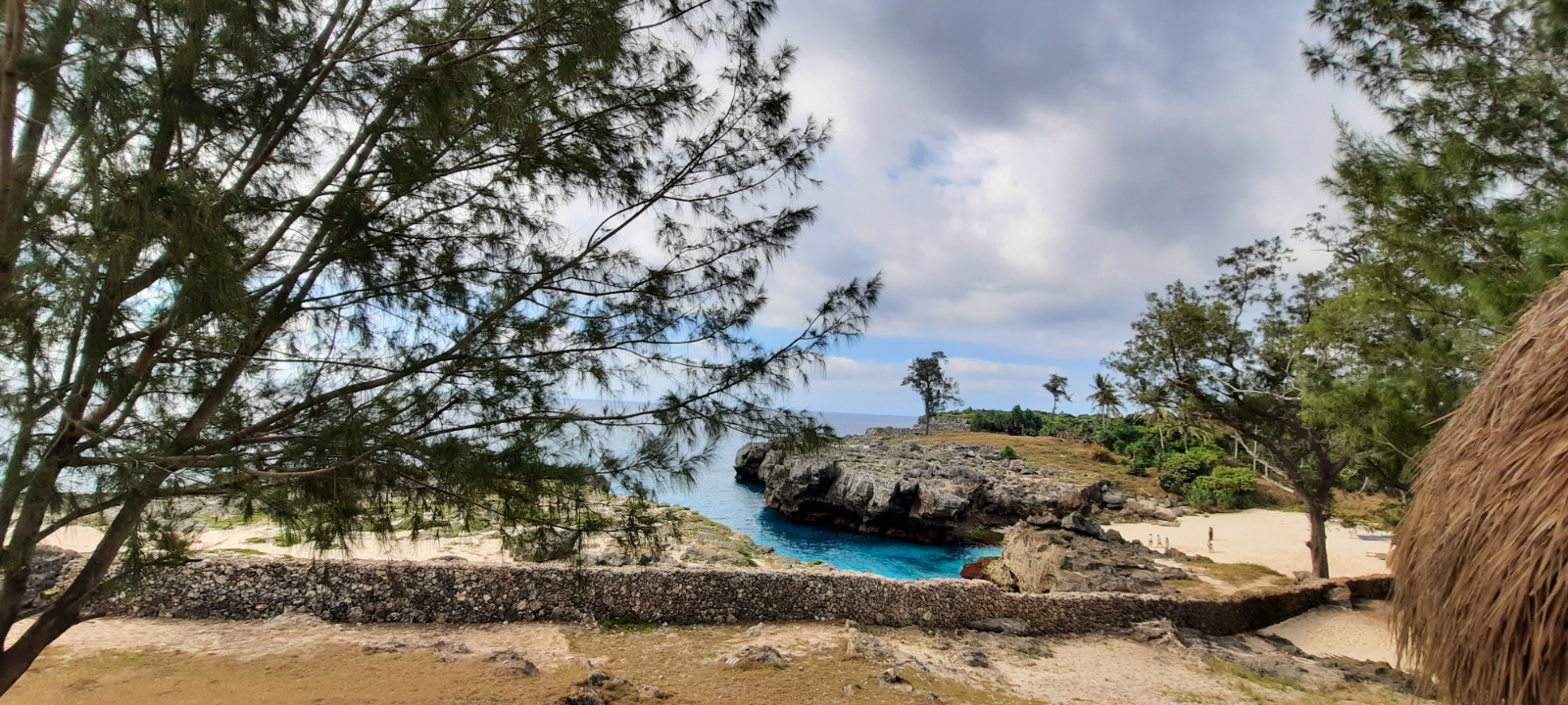 Pesona Danau Weekuri dan Pantai Mandorak, Serupa tapi Tak Sama ...